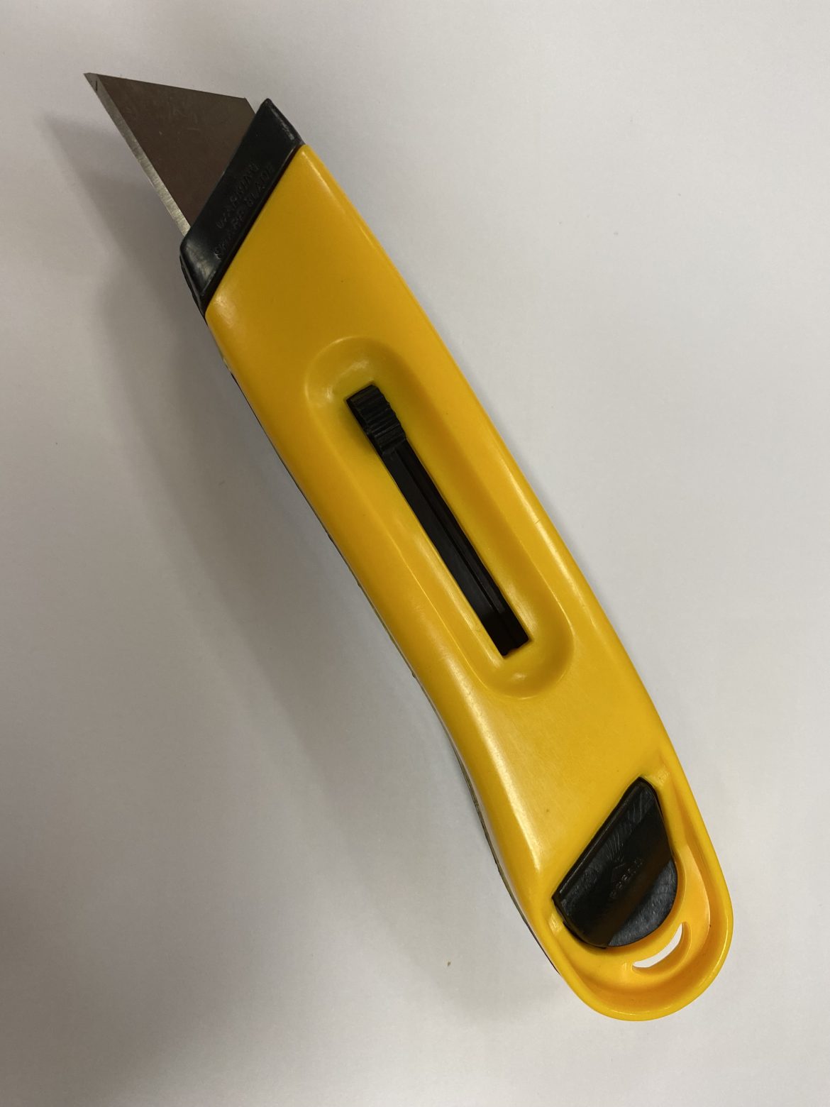 BLACK/YELLOW RETRACT UTILITY TRIMMING KNIFE - Blades And Knives Direct